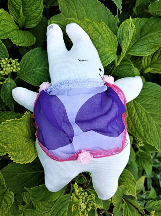 Iepurasul dansator, jucarie textila, 28 cm :: LUSI by Lucille Craftshop